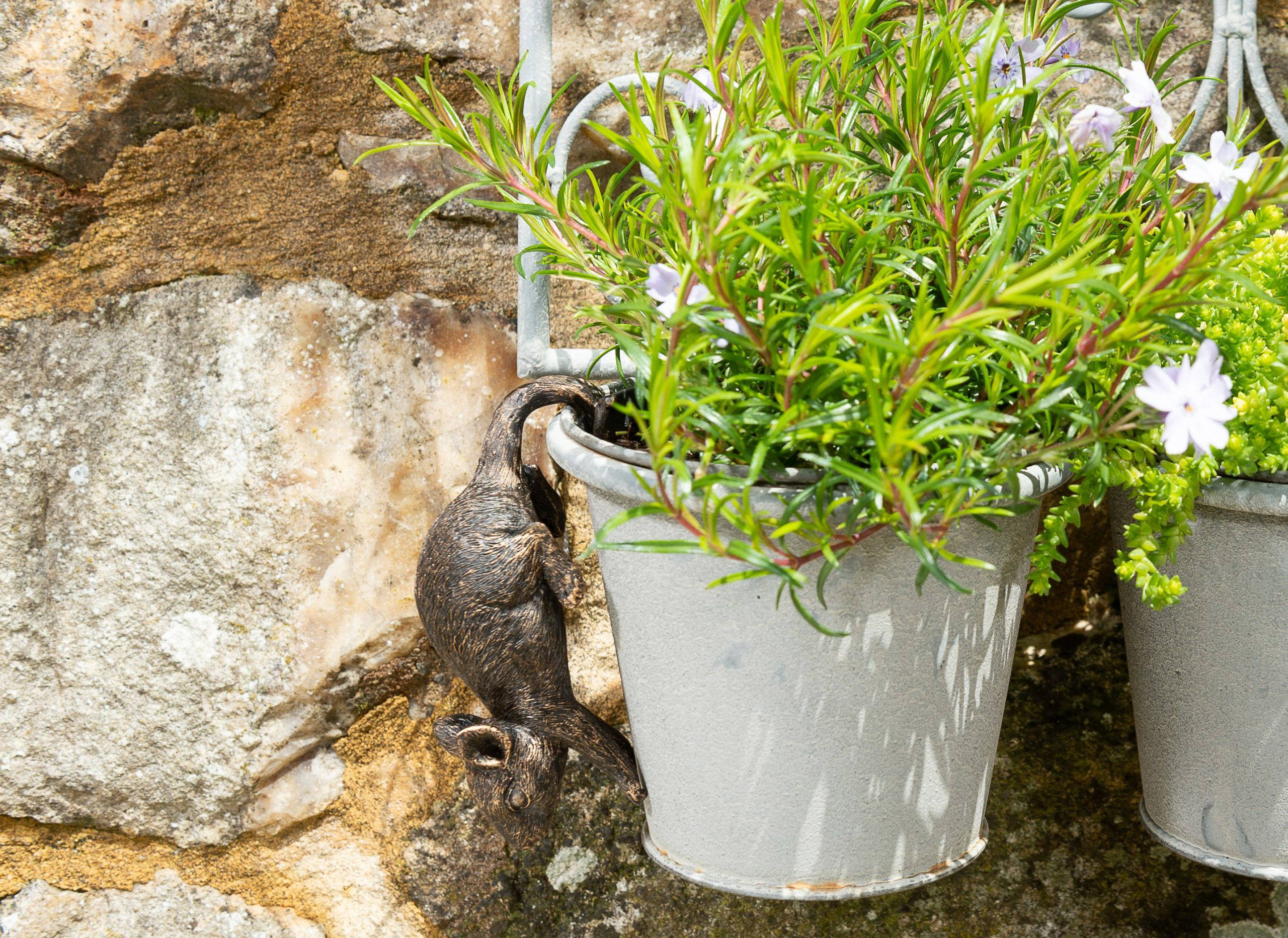 Antique Bronze Coloured Mouse Pot Buddy Plant Pot Hanger – Jardinopia Ltd