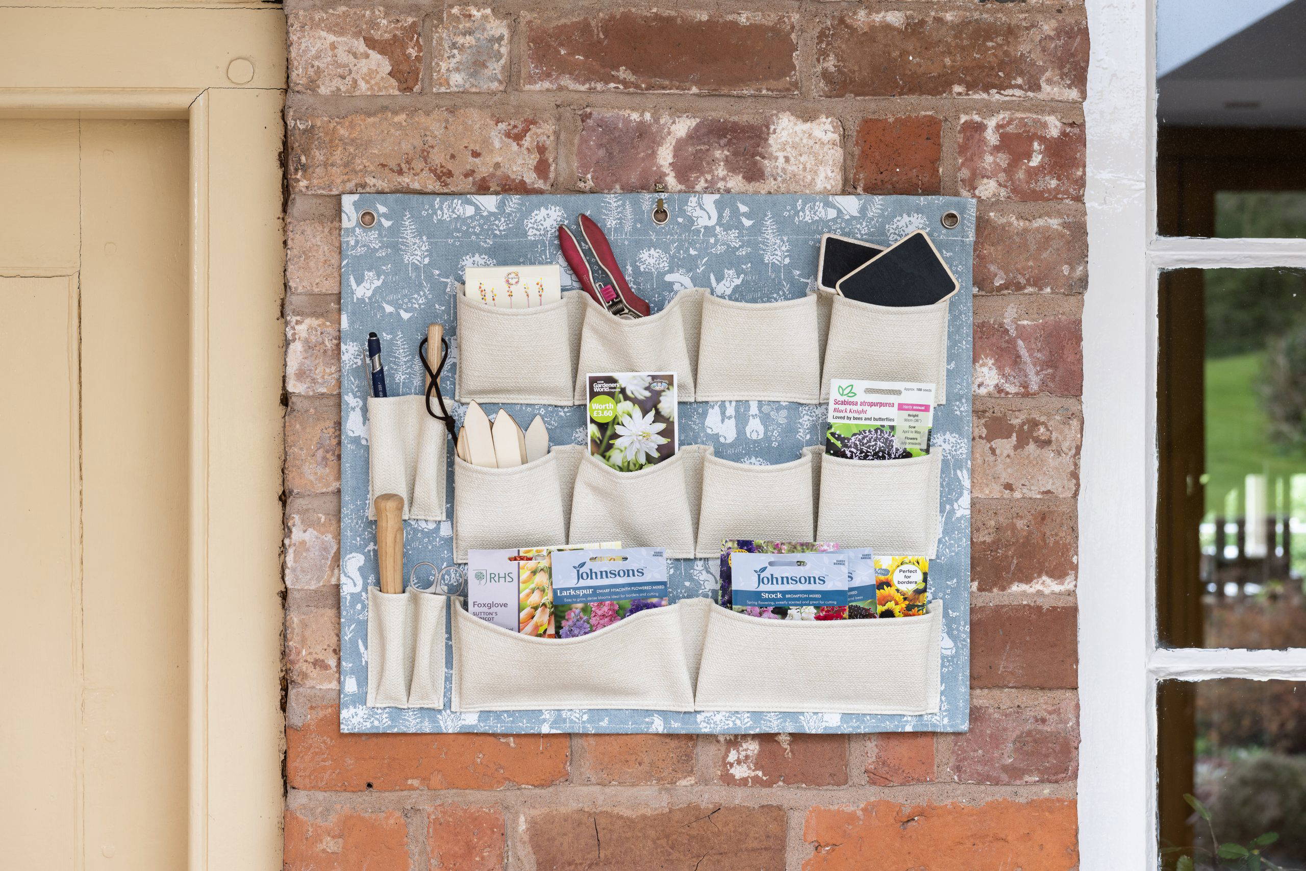 Beatrix Potter Peter Rabbit Gardening Wall Tidy - Jardinopia Ltd