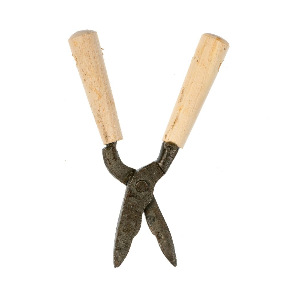 Decorative Handmade Garden Tool Garland - Jardinopia Ltd